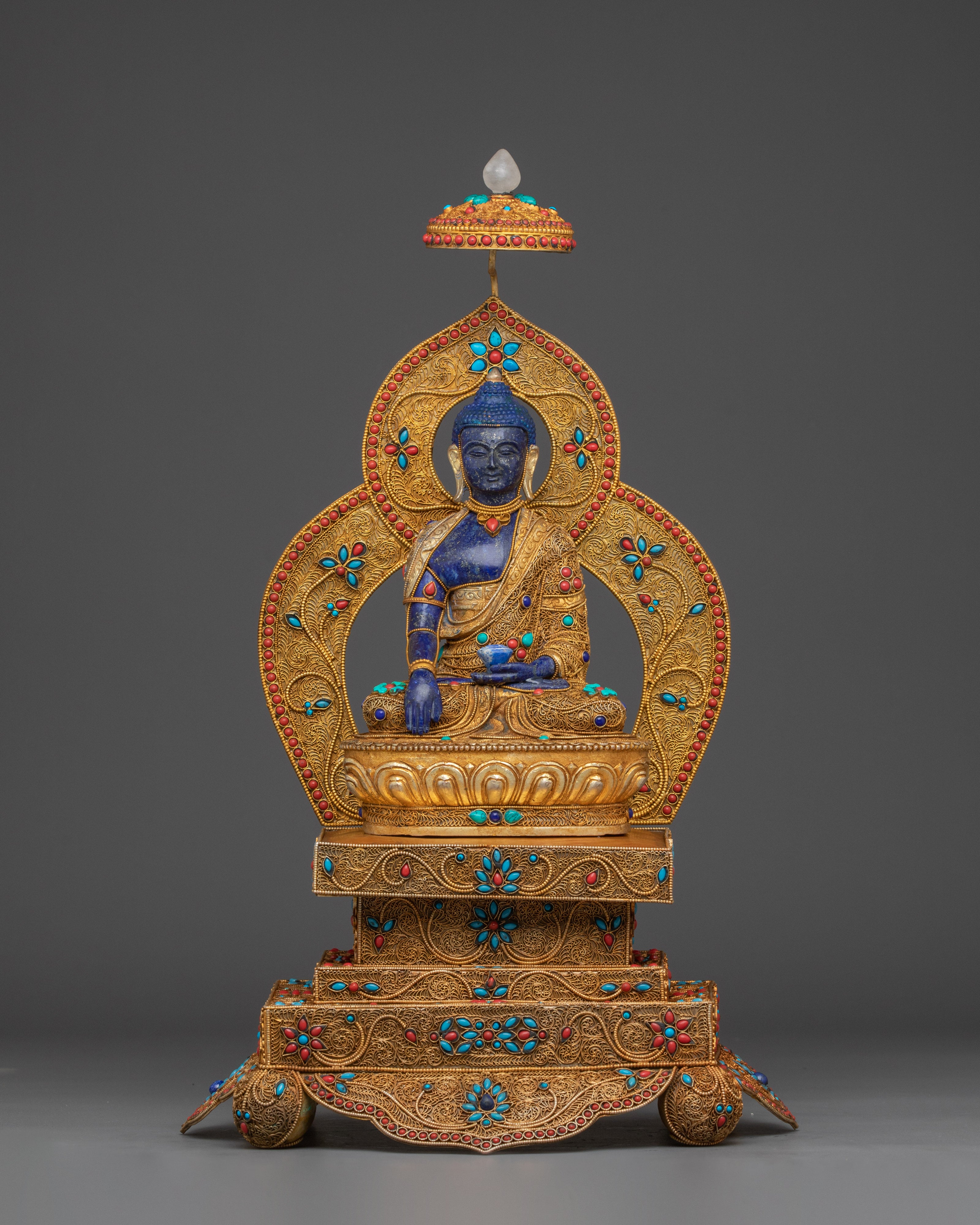 Statue of Shakyamuni Buddha on throne | Beautiful Throne